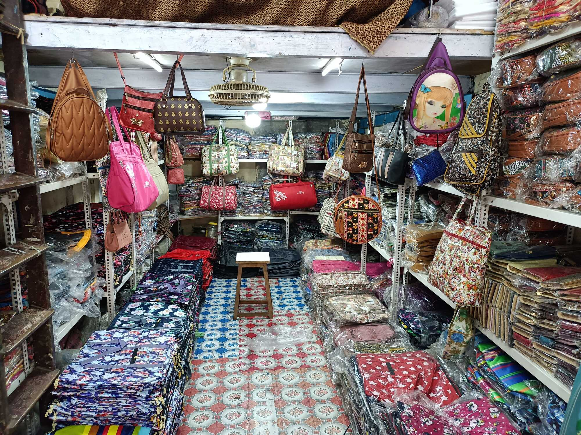 6 Best Wholesale Cloth Market in Surat - WholesalerShop